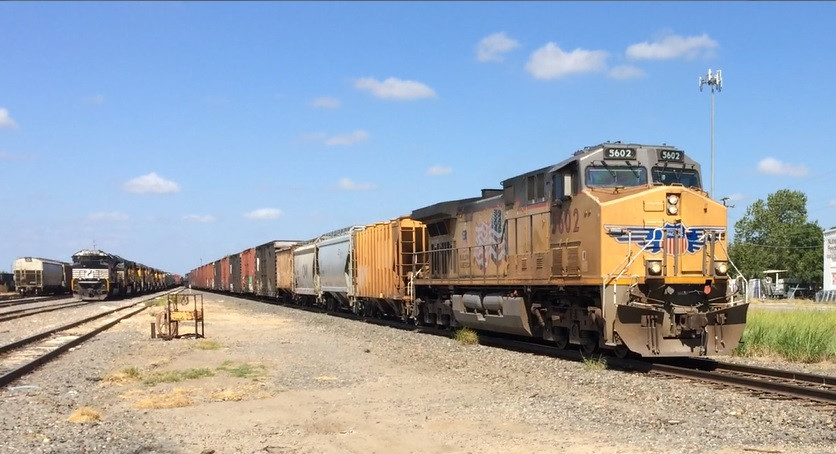 UP 5602 7Aug2016 EB Approaching Main Street